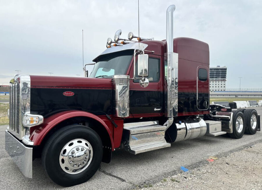 Peterbilt Model 589: A Closer Look